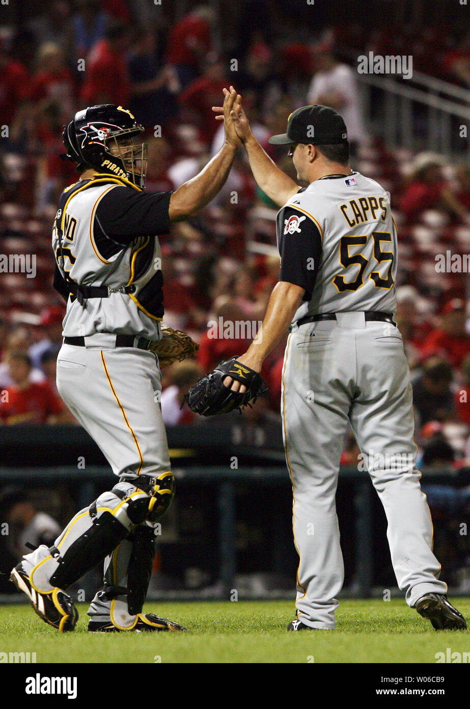 Pittsburgh Pirates pitcher Matt Capps (R) and catcher Ronny Paulino ...