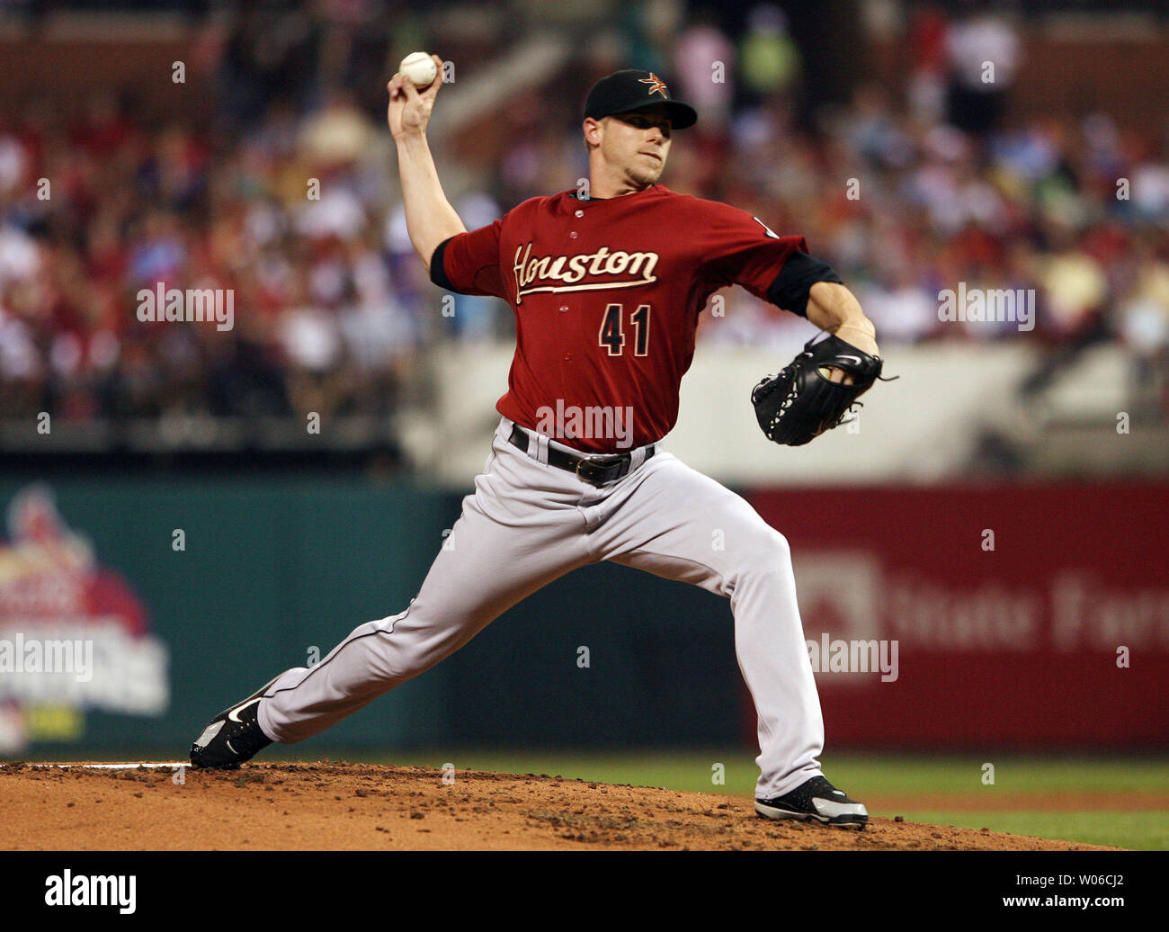 Houston Astros pitcher Brandon Backe delivers a pitch to the St. Louis ...