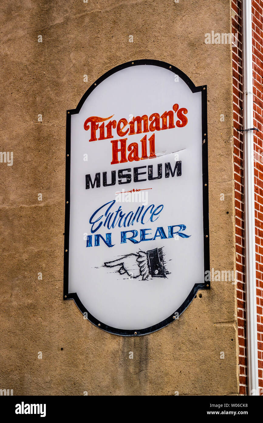 Pennsylvania, PA, USA - Sept 22, 2018: A welcoming sign at the entry ...