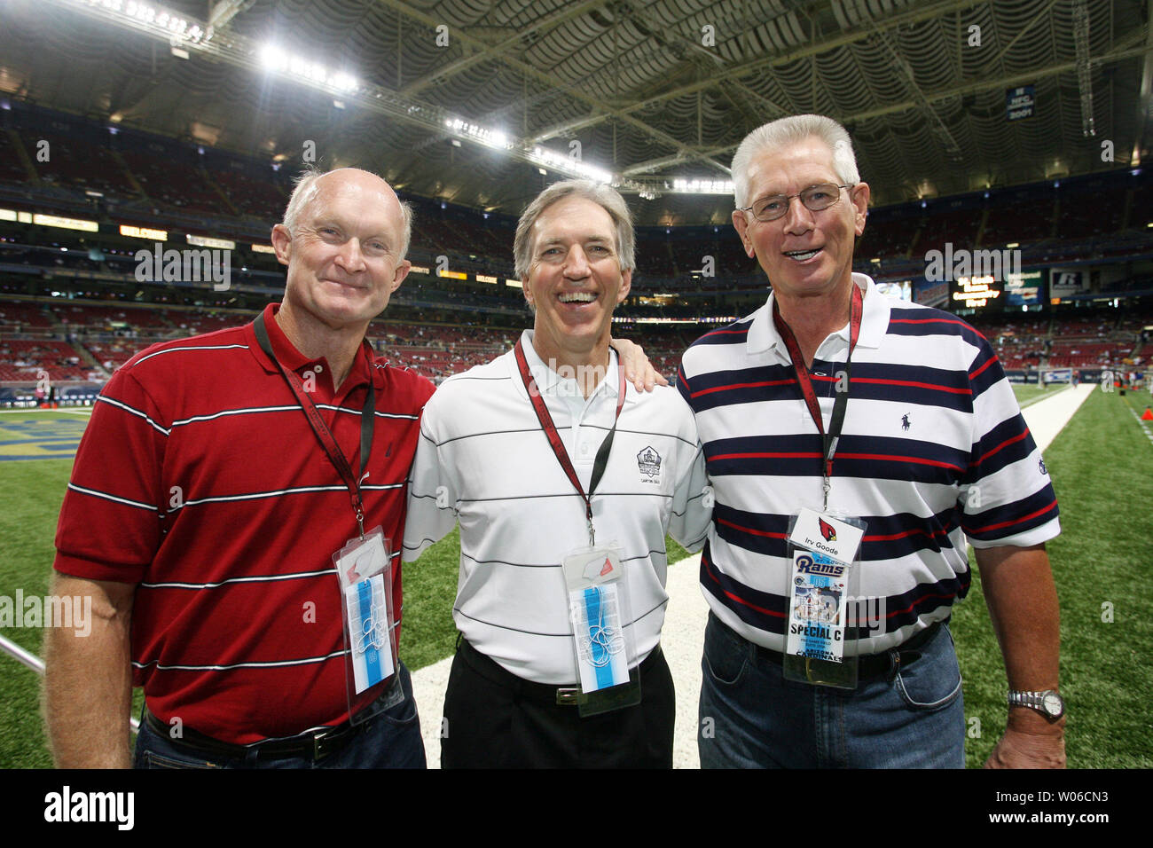 Former St. Louis Football Cardinals Mark Arneson (L) and Irv Goode (R ...