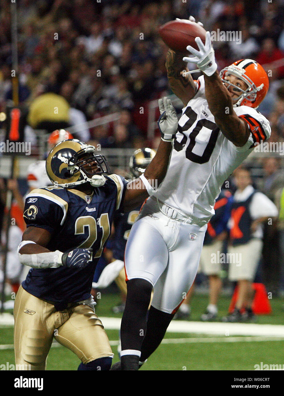 St. Louis Rams Oshiomogho Atogwe (21) can't reach the football caught ...