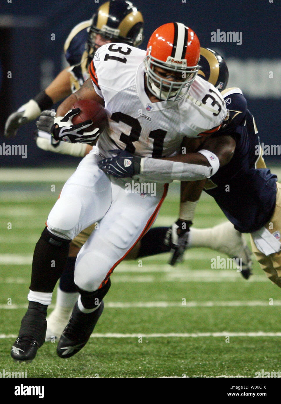 St. Louis Rams Oshiomogho Atogwe (21) tries to slow Cleveland Browns ...
