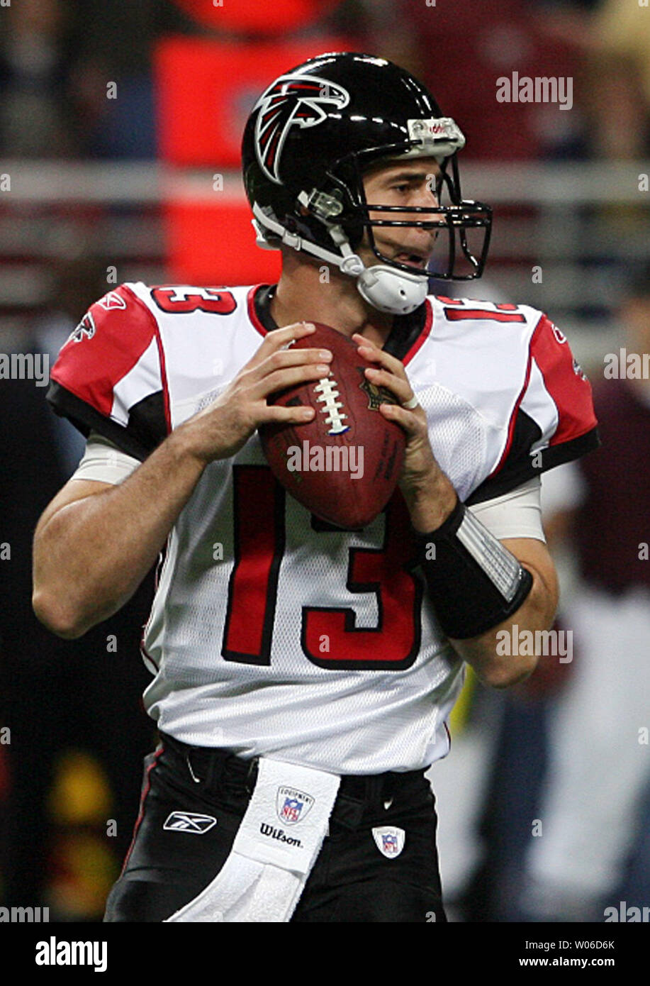 Atlanta Falcons quarterback Joey Harrington sets up to throw the ...