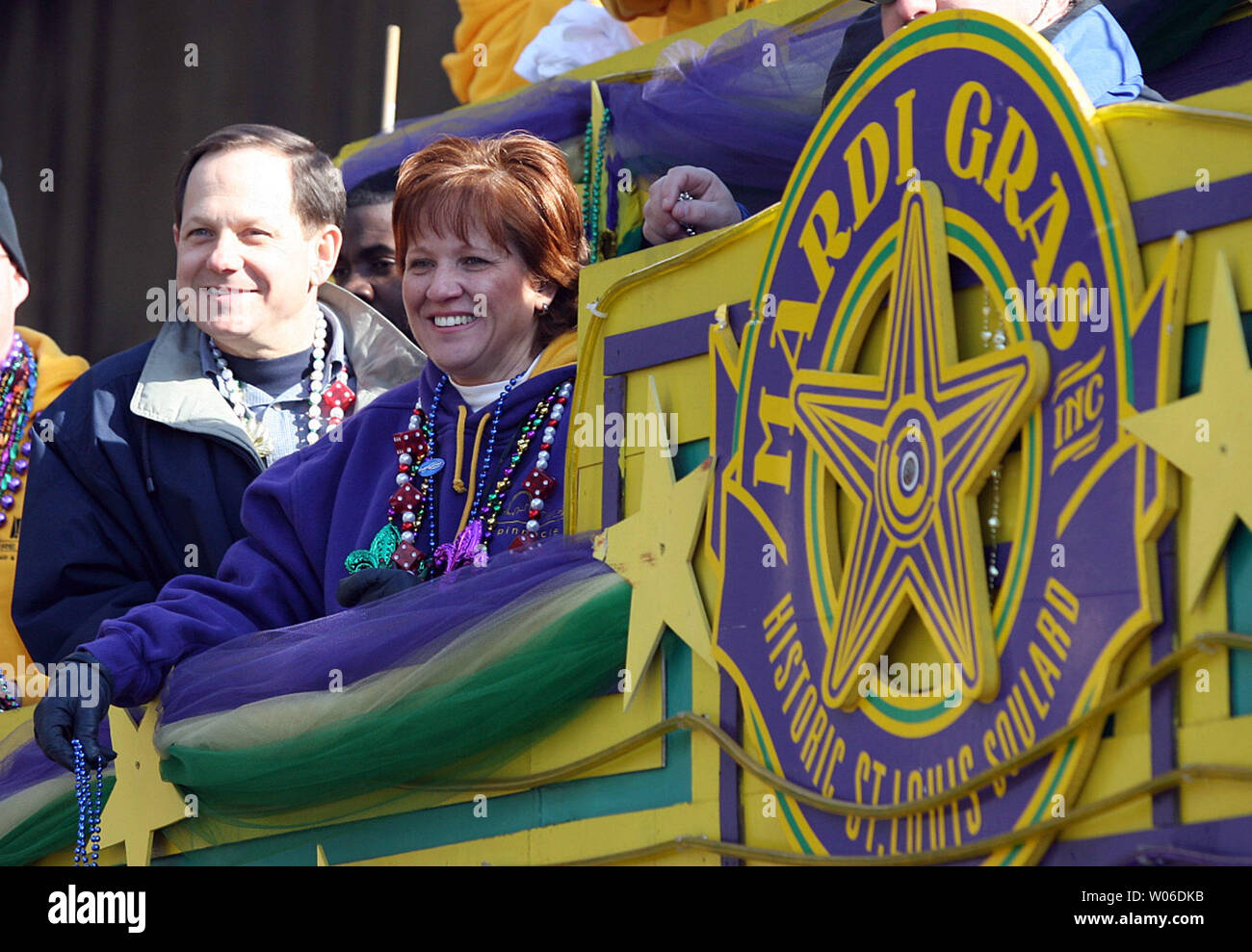 St. Louis Mayor Francis Slay and wife Kim get ready to throw beads as ...