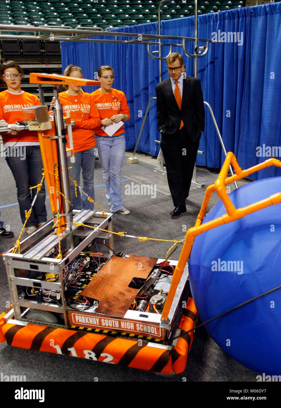 Missouri Governor Matt Blunt (R) watches the operation of a robot built ...