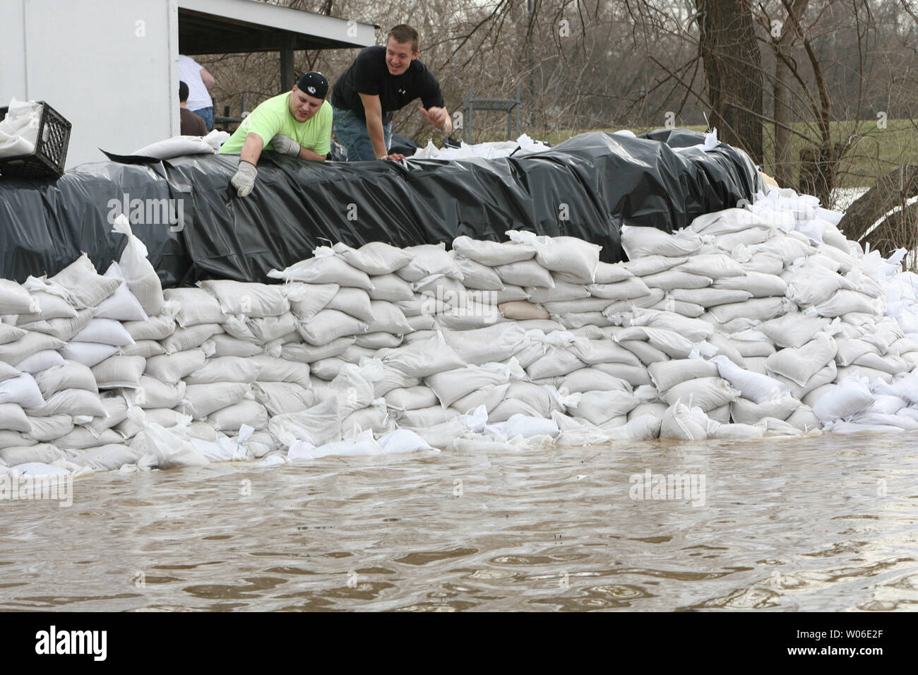 Sandbagging hi-res stock photography and images - Alamy