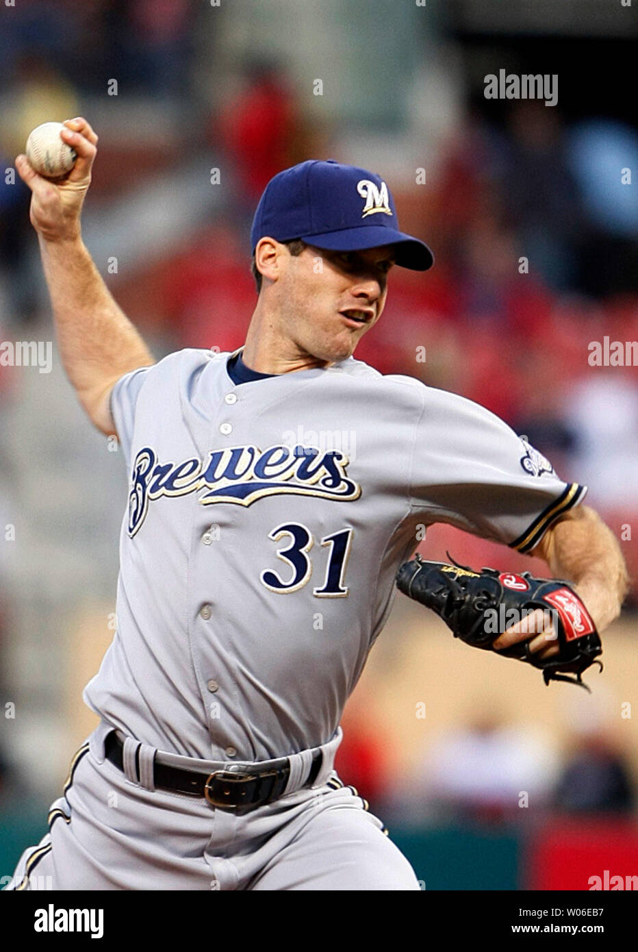 Milwaukee Brewers pitcher Dave Bush delivers a pitch to the St. Louis ...