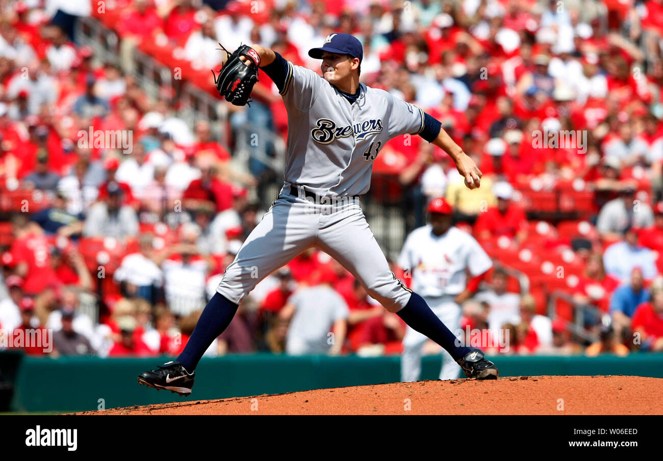 Milwaukee Brewers pitcher Manny Parra delivers a pitch to the St. Louis ...