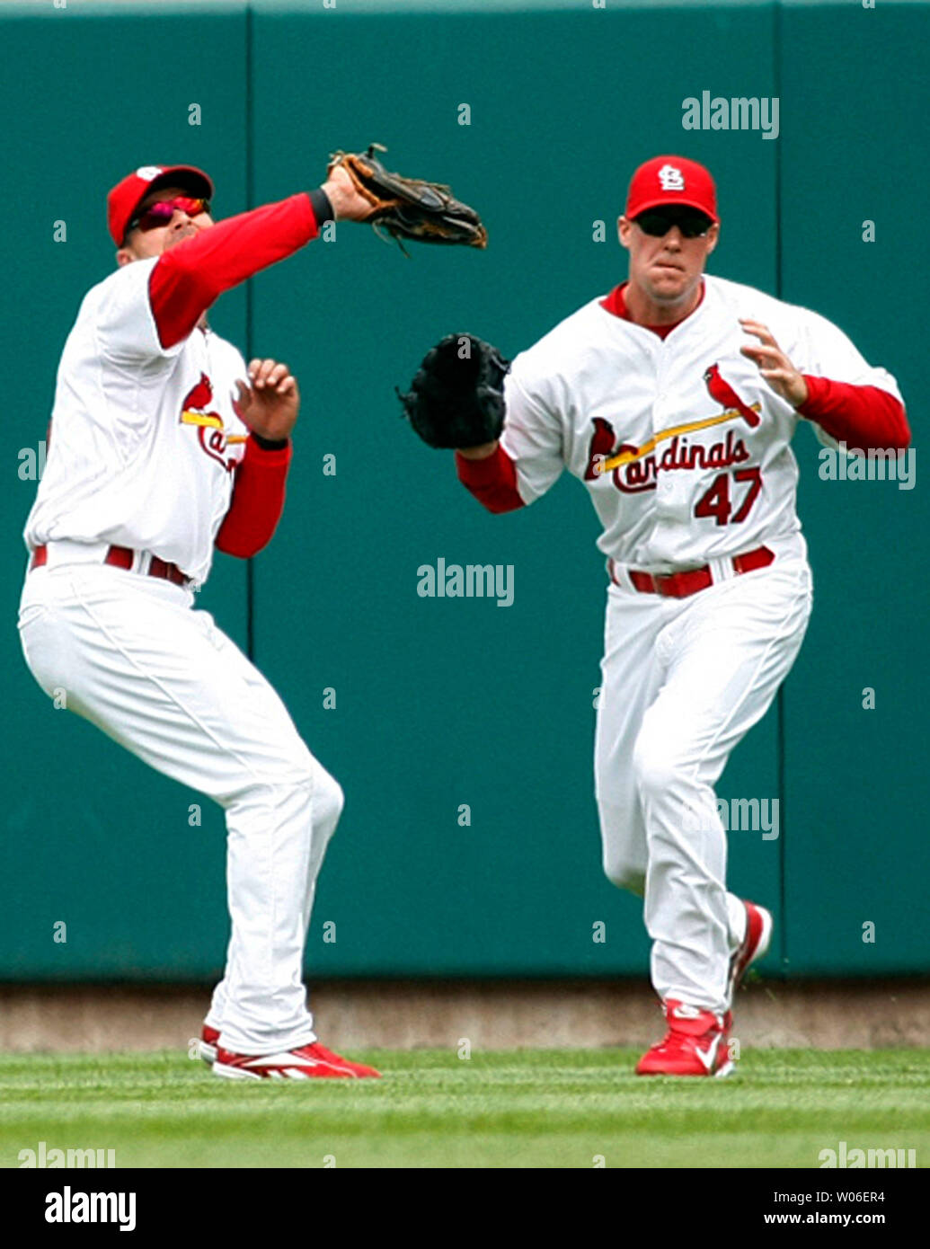St. Louis Cardinals Rick Ankiel (L) and rightfielder Ryan Ludwick ...