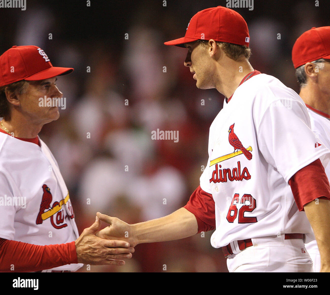 St. Louis Cardinals Joe Mather (R) shakes the hand of manager Tony La ...