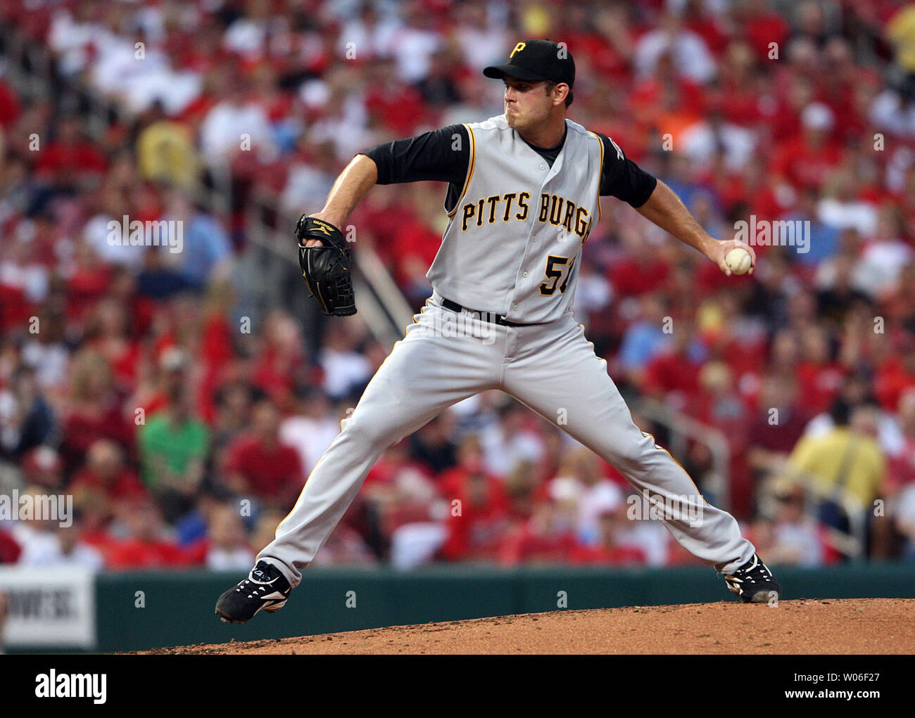 Pittsburgh Pirates starting pitcher Zach Duke delivers a pitch to the ...