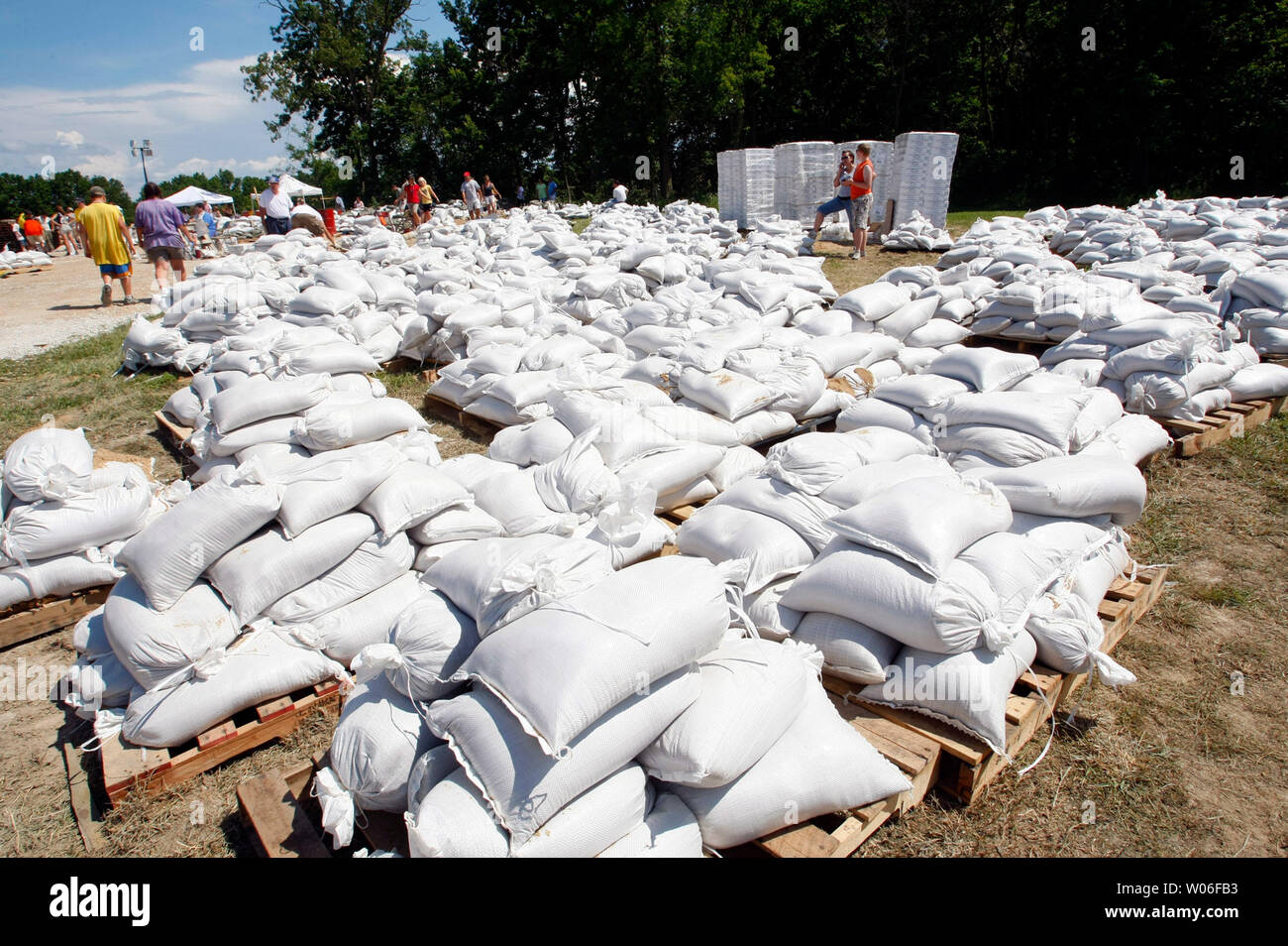 Sandbagging hi-res stock photography and images - Alamy