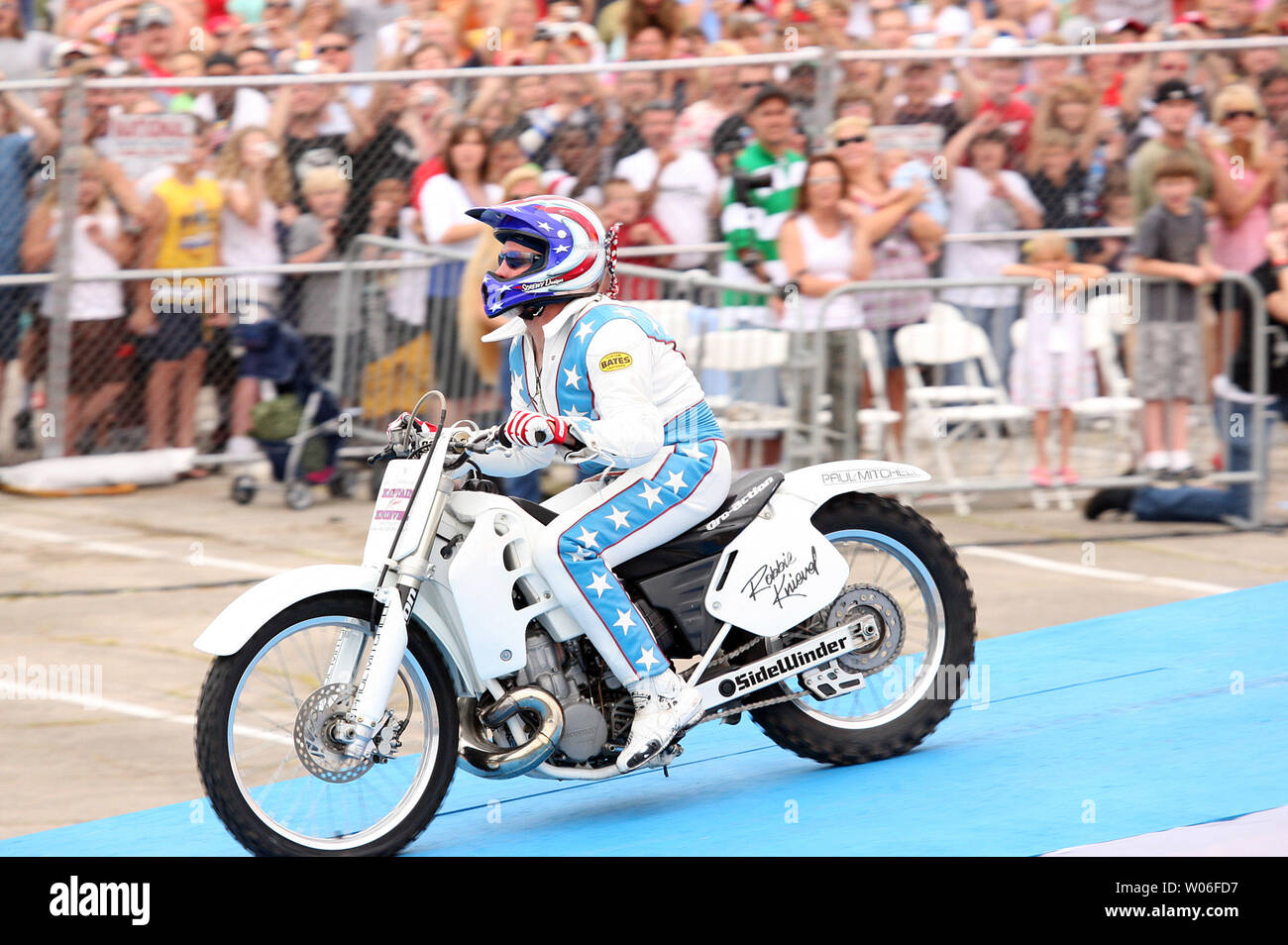 Daredevil Robbie Knievel delights the crowd after successfully jumping ...