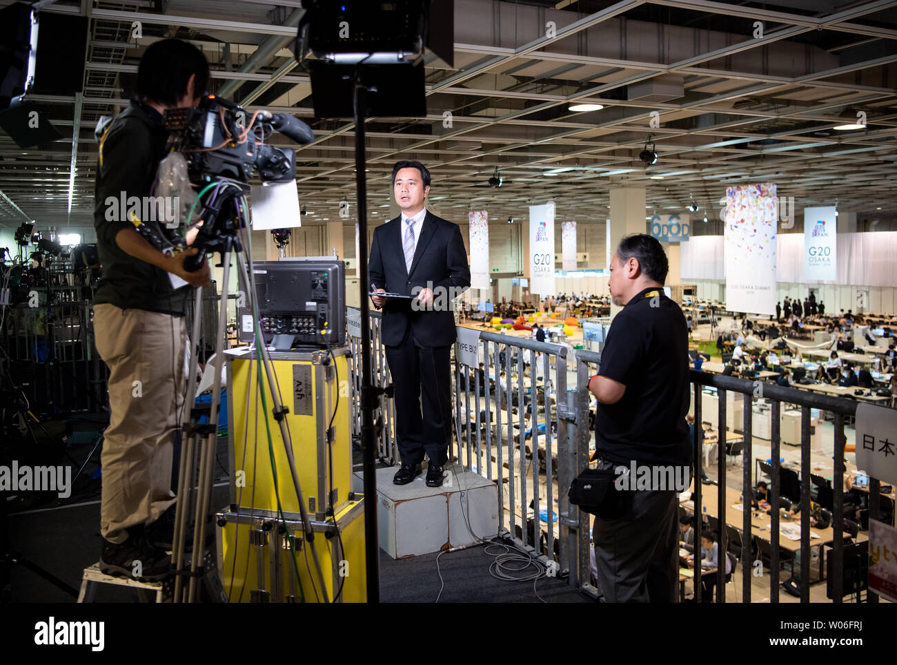 News presenter japan hi-res stock photography and images - Alamy