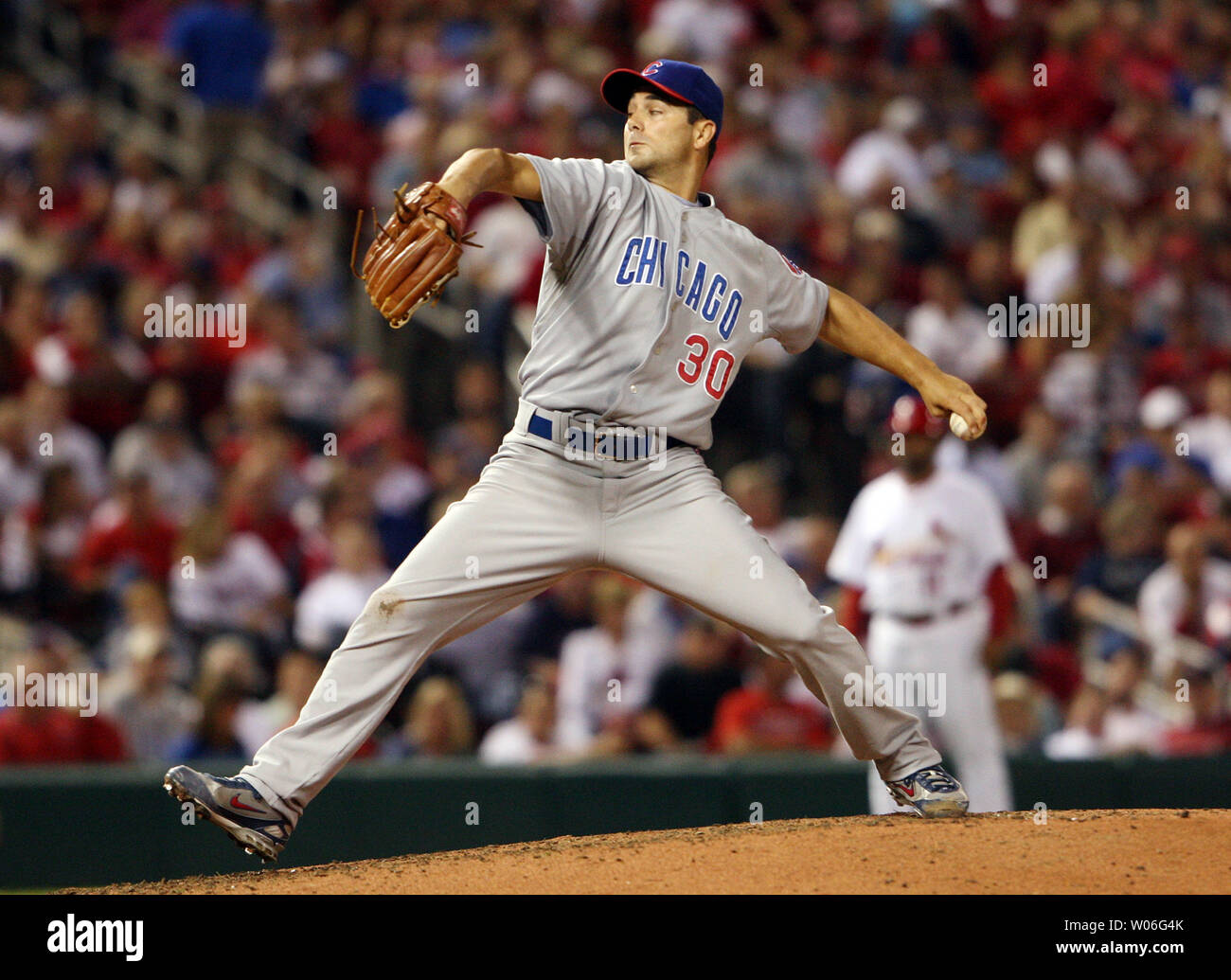 Chicago Cubs starting pitcher Ted Lilly delivers a pitch to the St ...