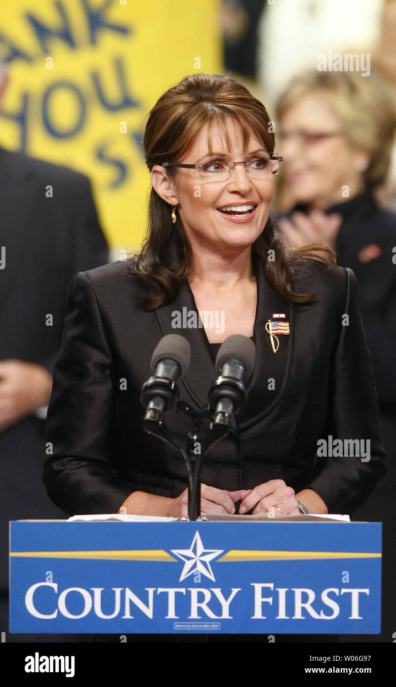 Vice presidential candidate Gov. Sarah Palin talks to supporters at the ...