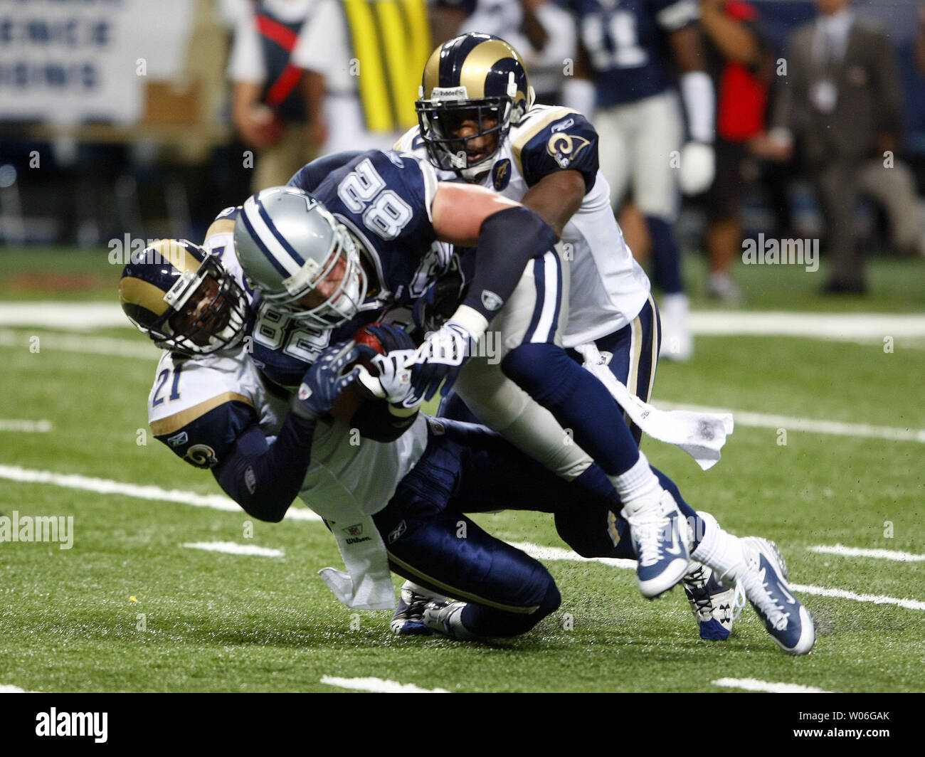 Dallas Cowboys Jason Witten (82) is wrapped up during a run by St ...