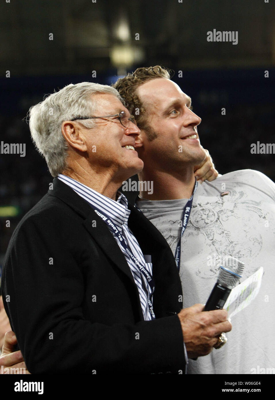St. Louis Rams former head football coach Dick Vermeil (L) along with ...