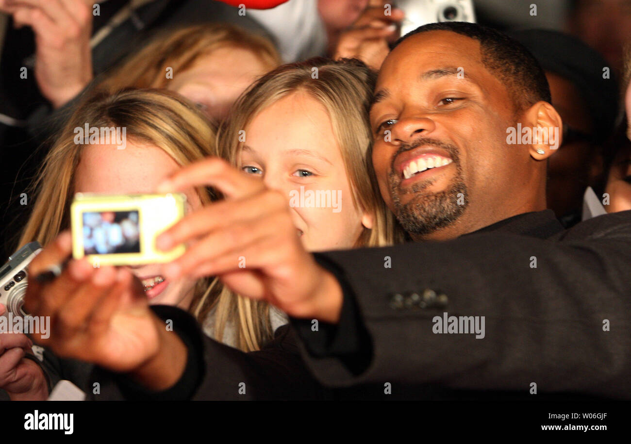 Will smith seven pounds 2008 hi-res stock photography and images - Alamy