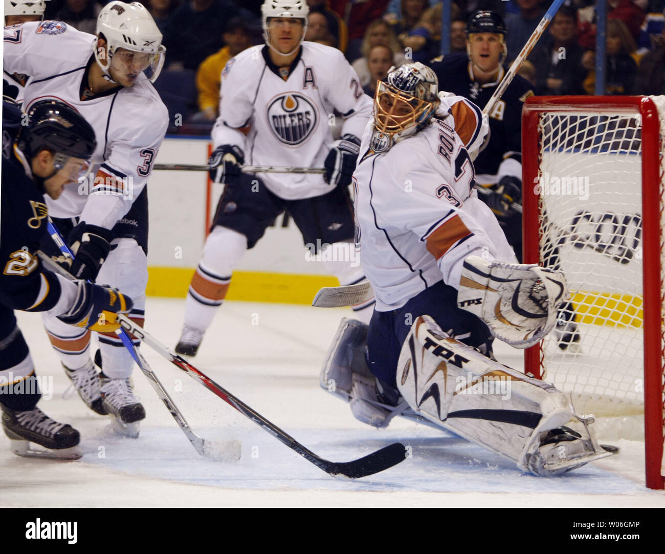 St. Louis Blues Brad Boyes (L) shoots the puck past Edmonton Oilers ...