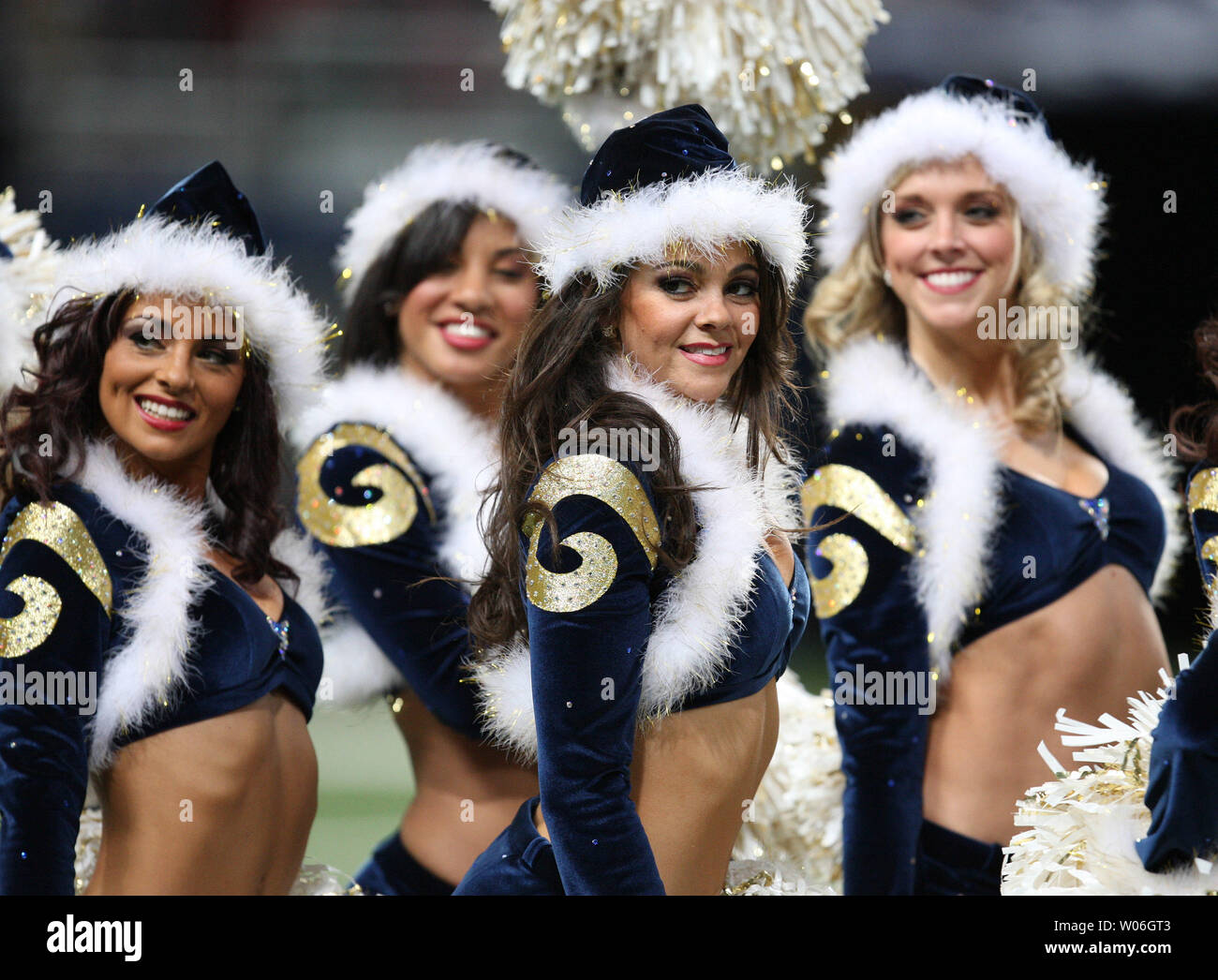 Nfl cheerleaders outfits hi-res stock photography and images - Alamy