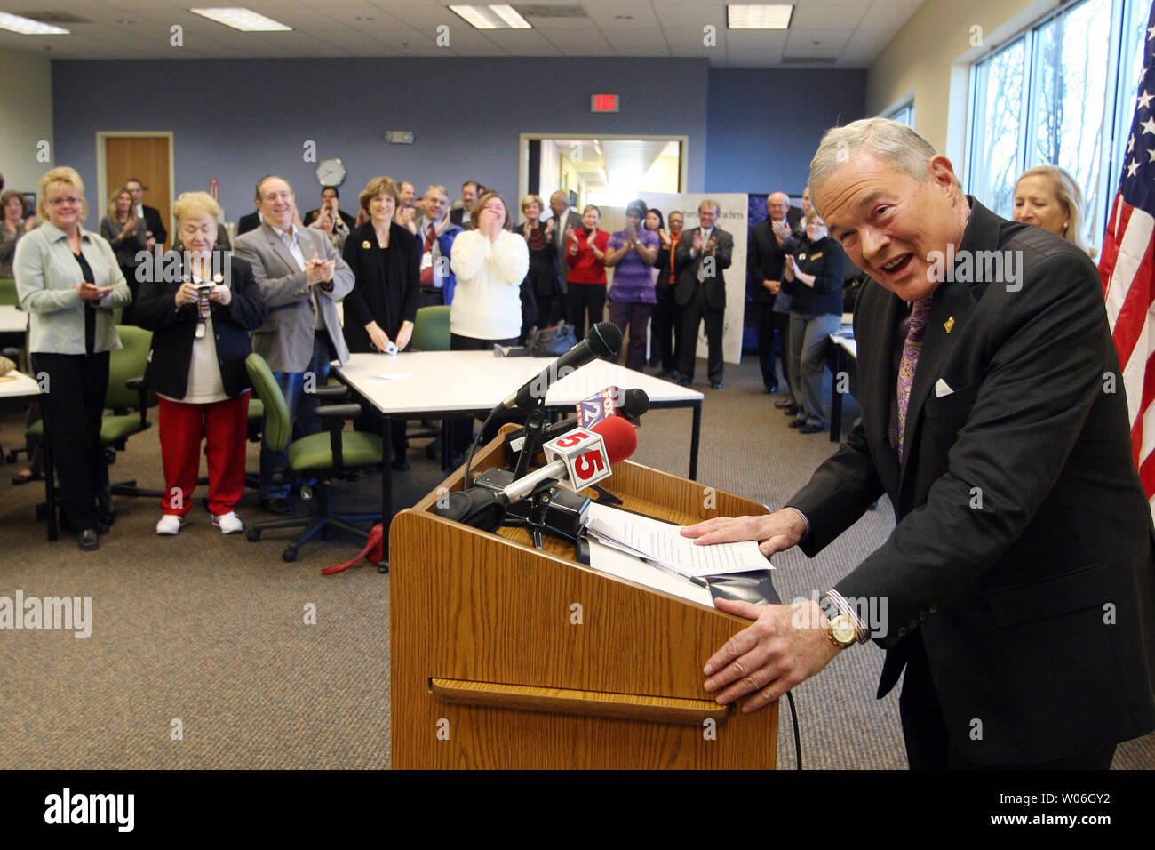U.S. Sen. Christopher "Kit" Bond is greeted by a standing ovation as he ...