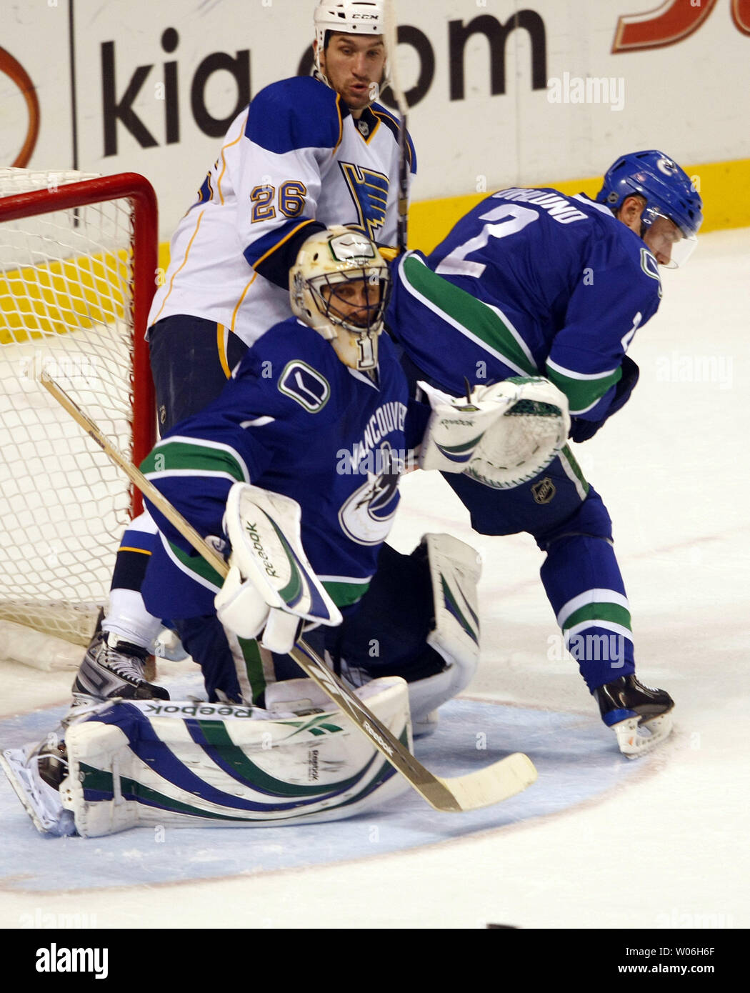 Nhl goaltender behind hi-res stock photography and images - Alamy