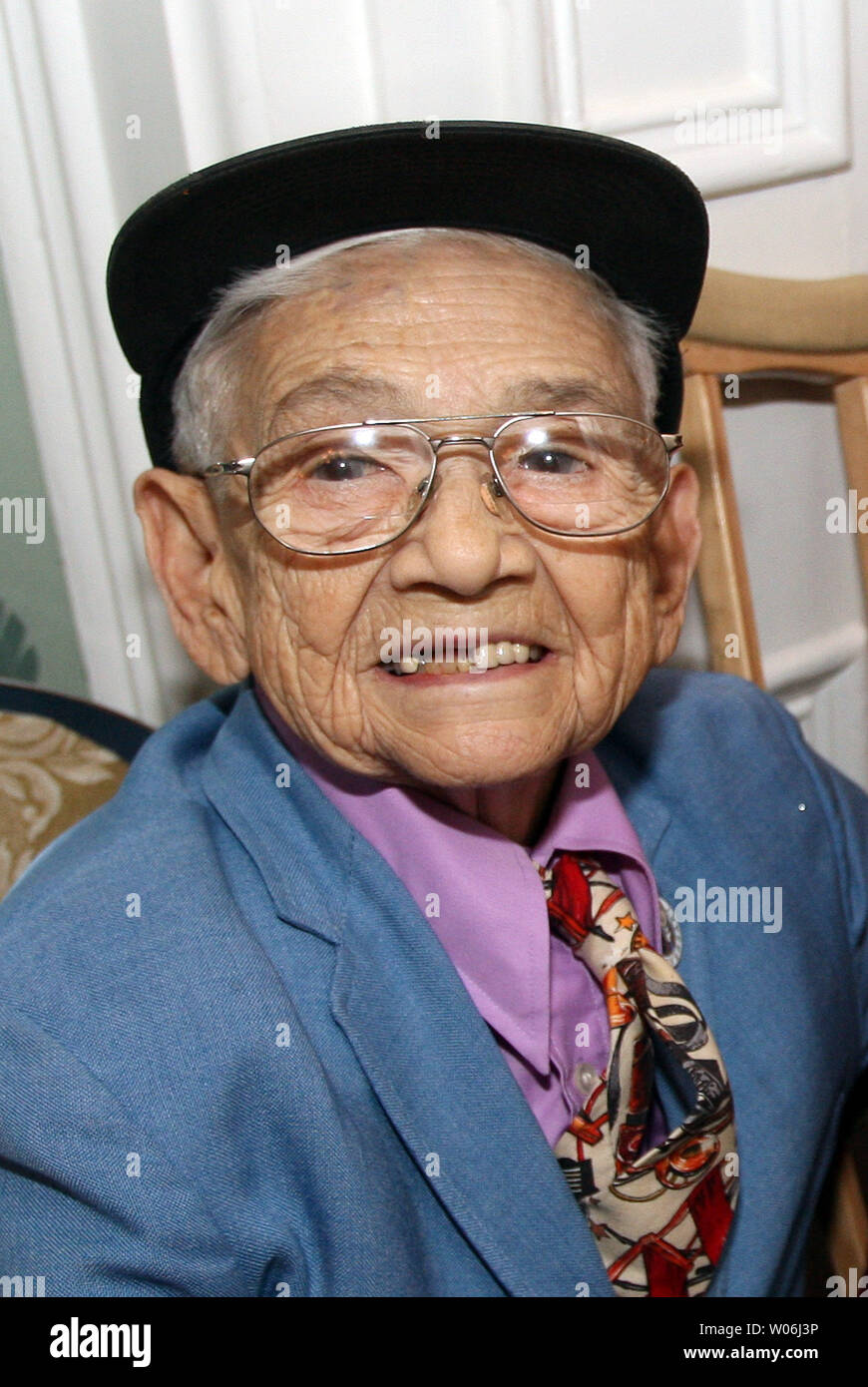 Munchkins wizard of oz hi-res stock photography and images - Alamy