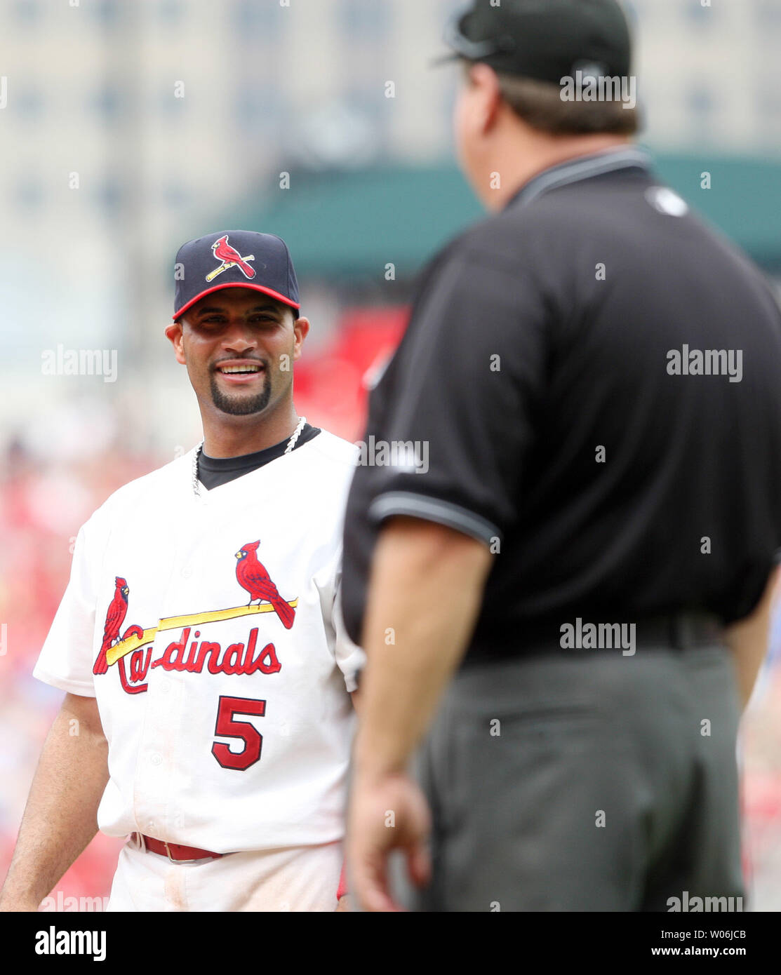 St. Louis Cardinals Albert Pujols (L) jokes with first base umpire ...