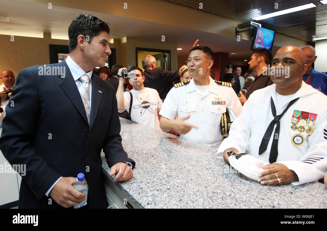 St. Louis Rams quarterback Marc Bulger (L) talks to servicemen while ...