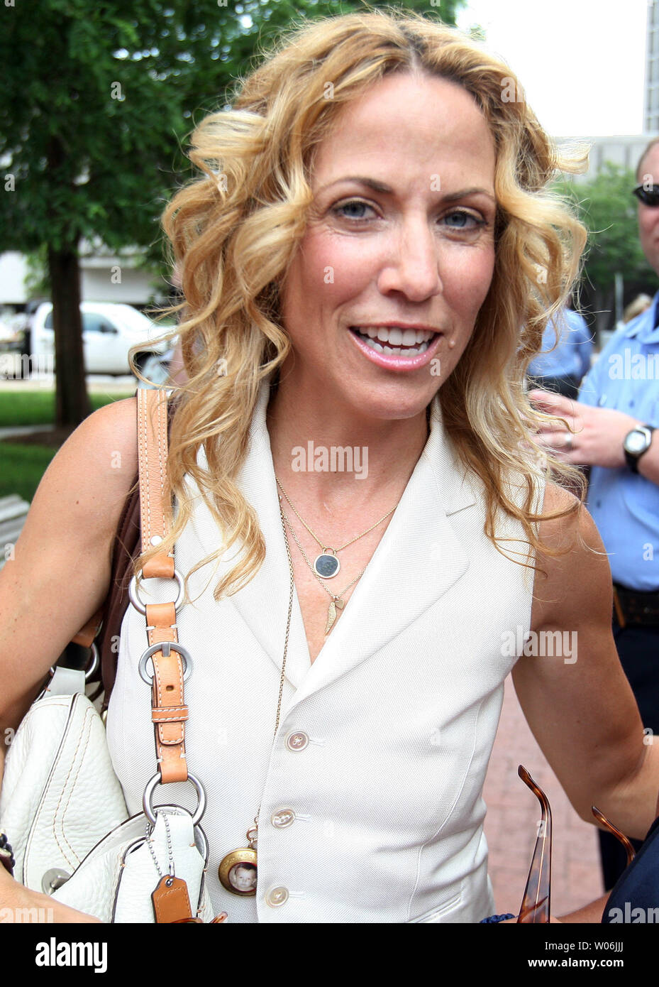 Singer/songwriter Sheryl Crow arrives at a news conference in St. Louis ...