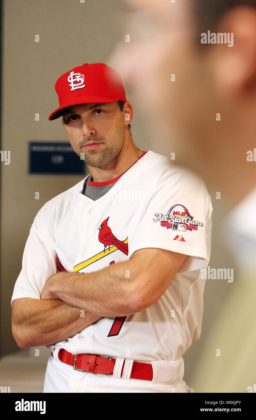 Third baseman Mark DeRosa (L) waits as St. Louis Cardinals General ...