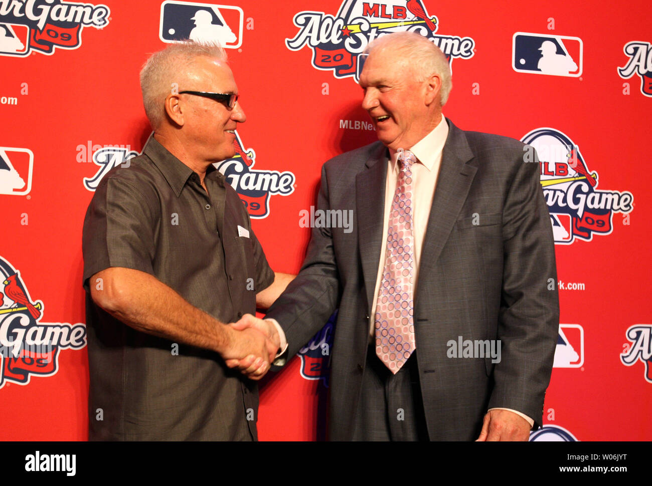 Phillies manager charlie manuel hands hi-res stock photography and ...