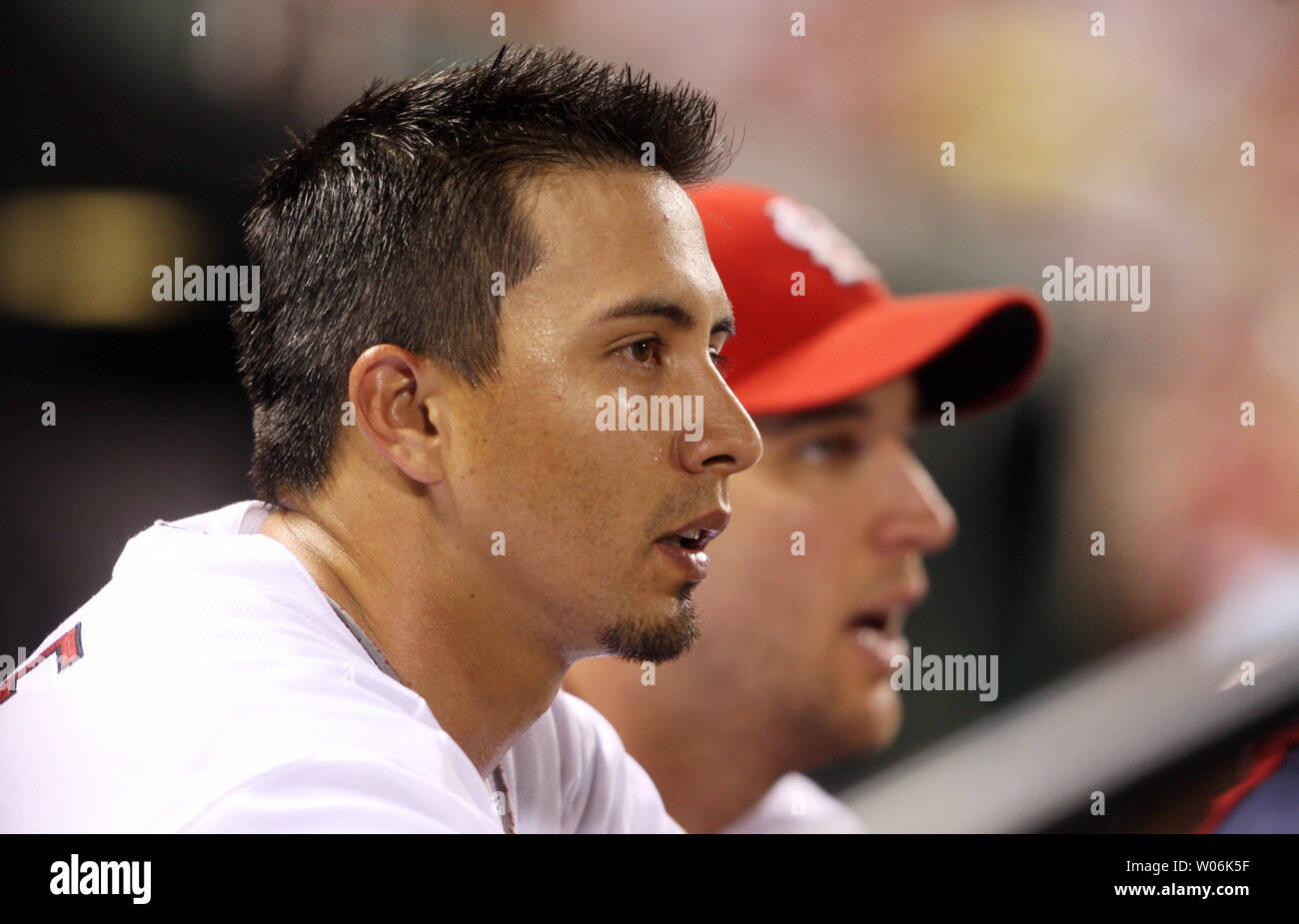 St. Louis Cardinals starting pitcher Kyle Lohse (L) watches the action ...