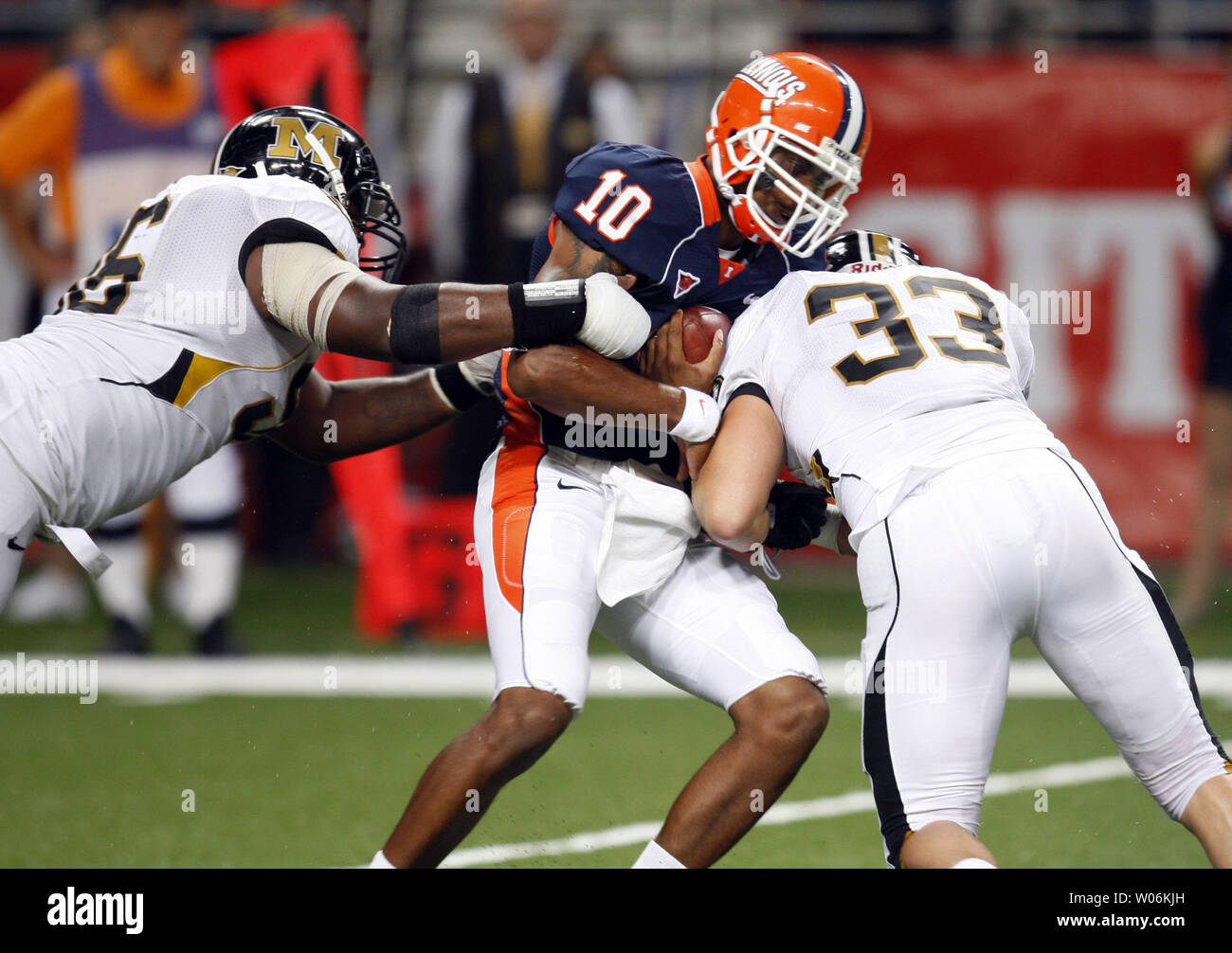 Missouri Tigers Jaron Baston (L) Luke Lambert puts the braks on ...