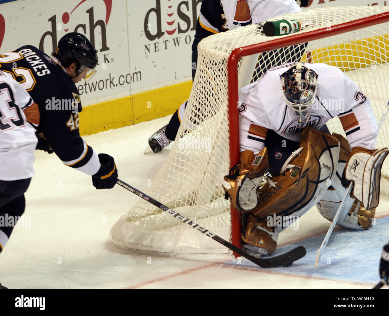 L pushes hi-res stock photography and images - Alamy