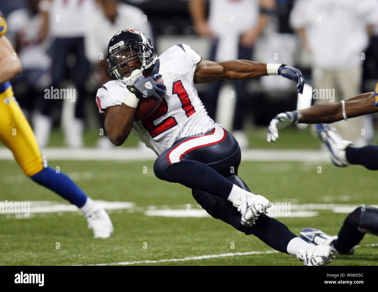 St louis rams corner back hi-res stock photography and images - Alamy