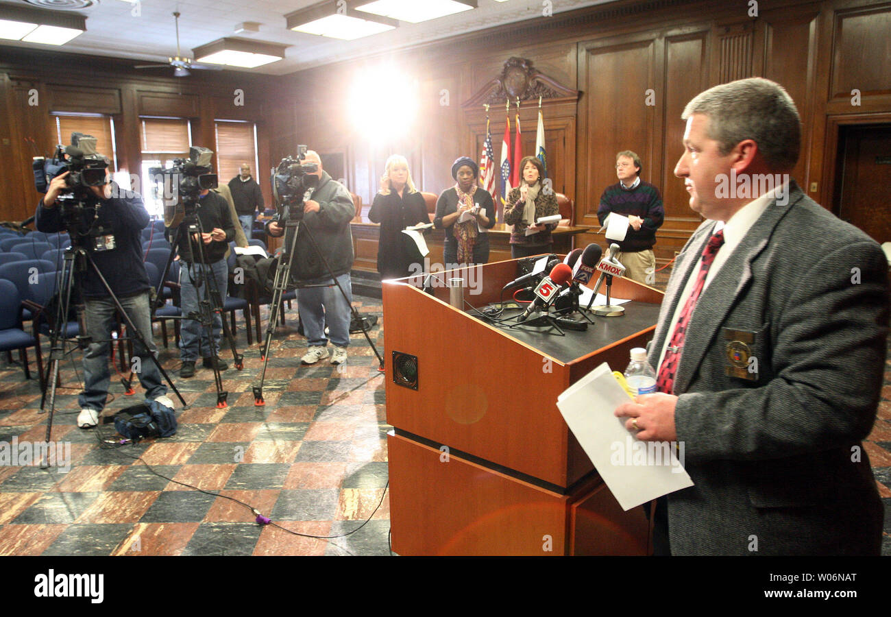 Captain Michael Sack of the St. Louis Police Department leaves a press ...