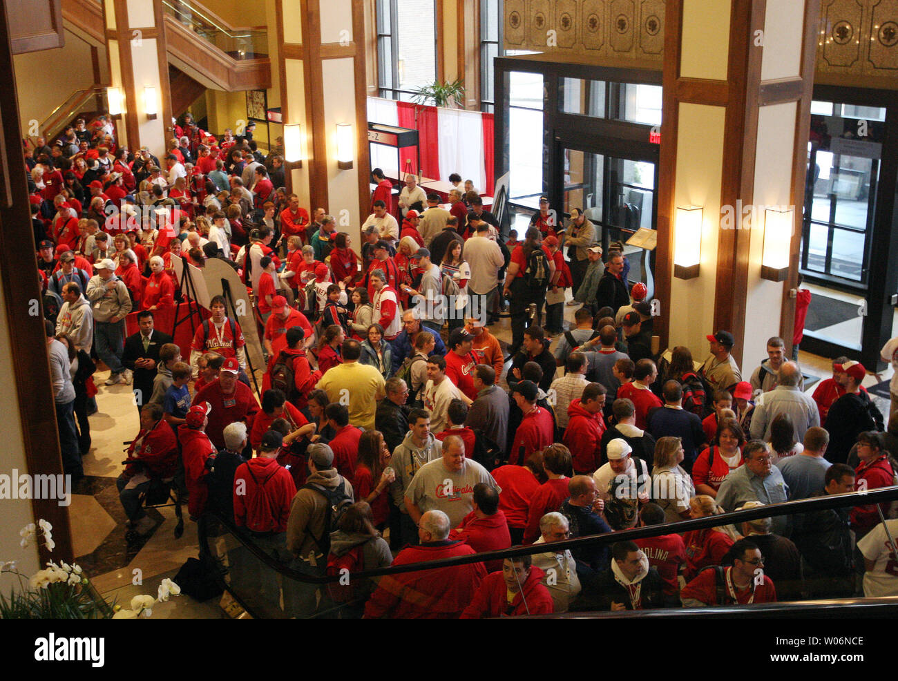Hundreds of St. Louis Cardinals fans wait in the lobby of the Hyatt ...
