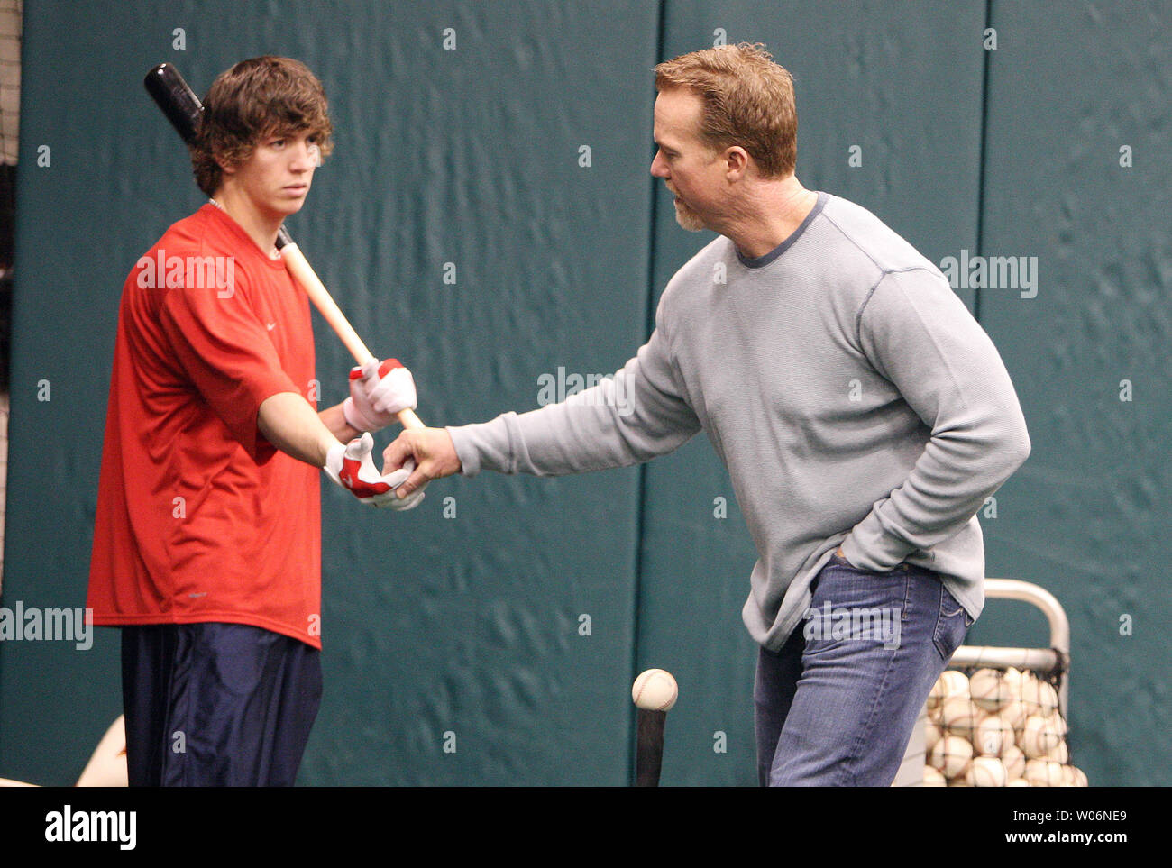 St. Louis Cardinals hitting coach Mark McGwire (R) gives centerfielder ...