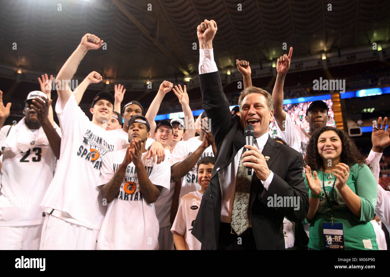 Michigan State's head basketball coach Tom Izzo celebrates with his ...