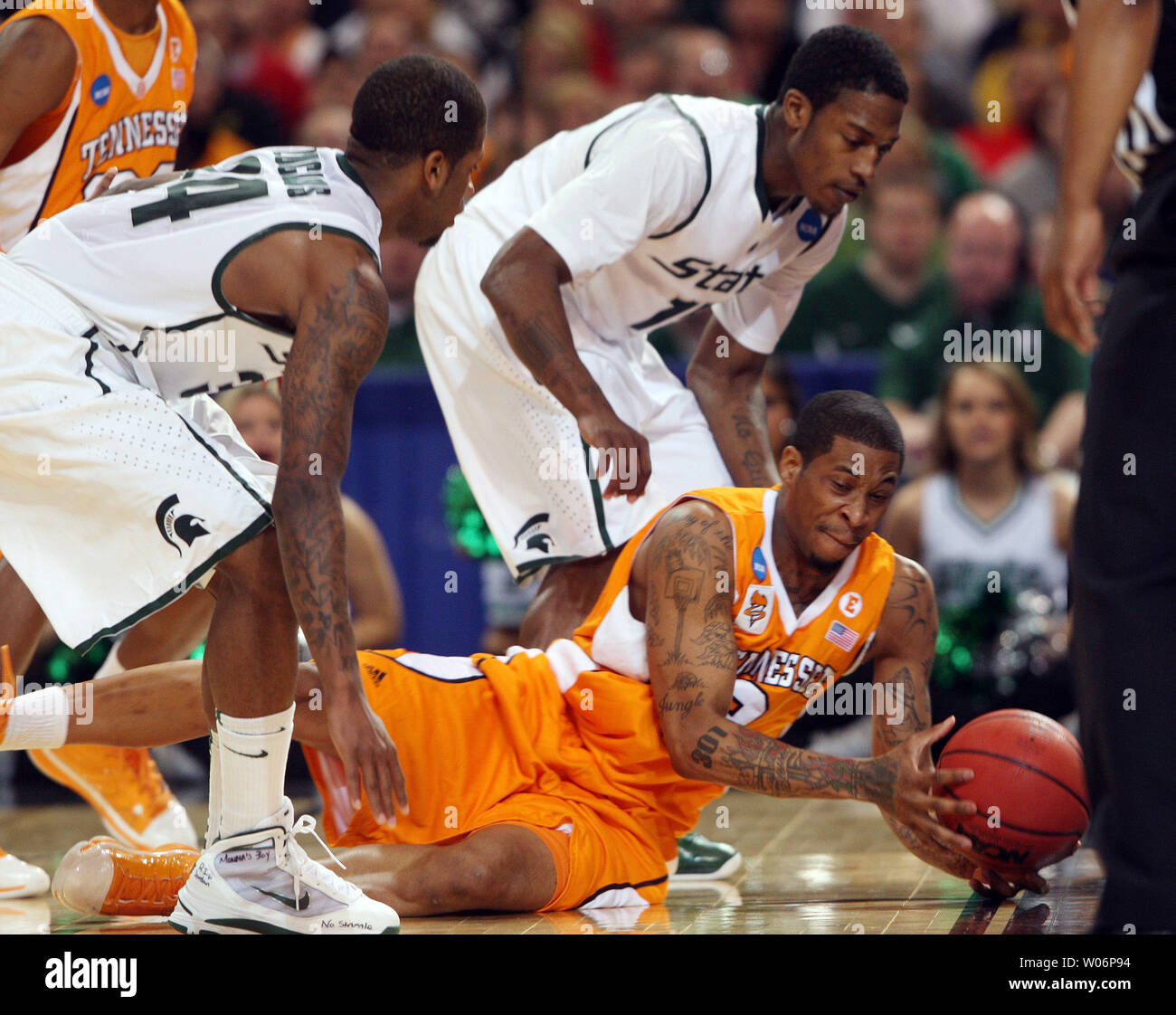 Tennessee's Bobby Maze (R) cheses the basketball out of bounds while ...