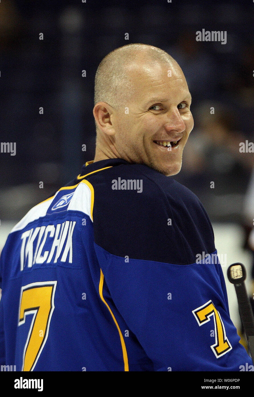 St. Louis Blues Keith Tkachuk smiles to his children during practice ...