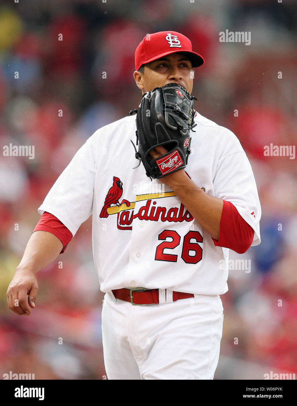 St. Louis Cardinals starting pitcher Kyle Lohse talks into his glove ...