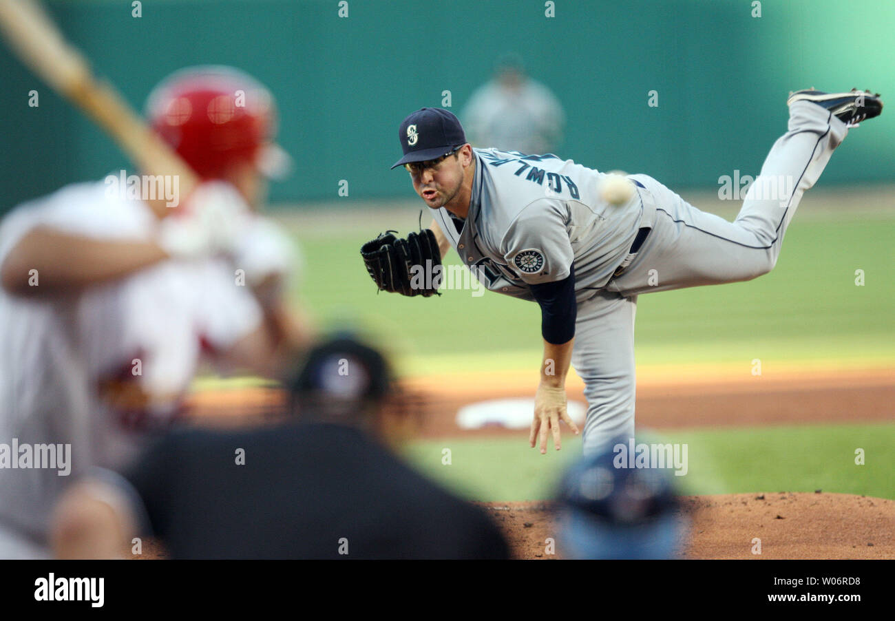 Seattle Mariners starting pitcher Ryan Roland-Smith delivers a pitch to ...