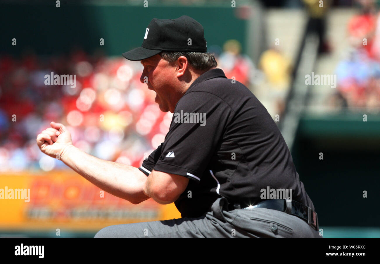 Umpire Gerry Davis calls Los Angeles Dodgers Jamey Carroll out at first ...