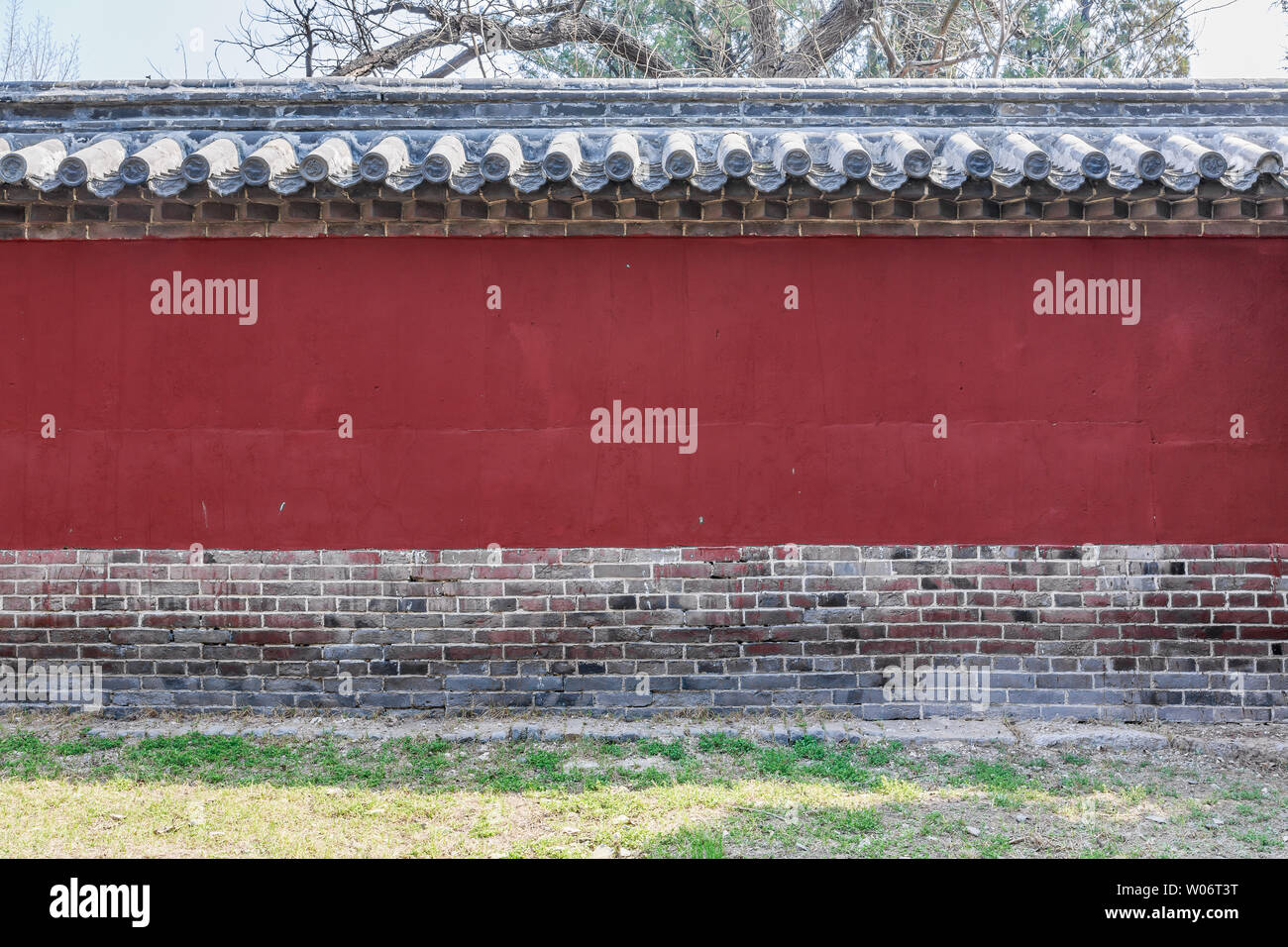 Red Temple Wall of Zhou Gong Temple in Qufu, Shandong Province Stock ...