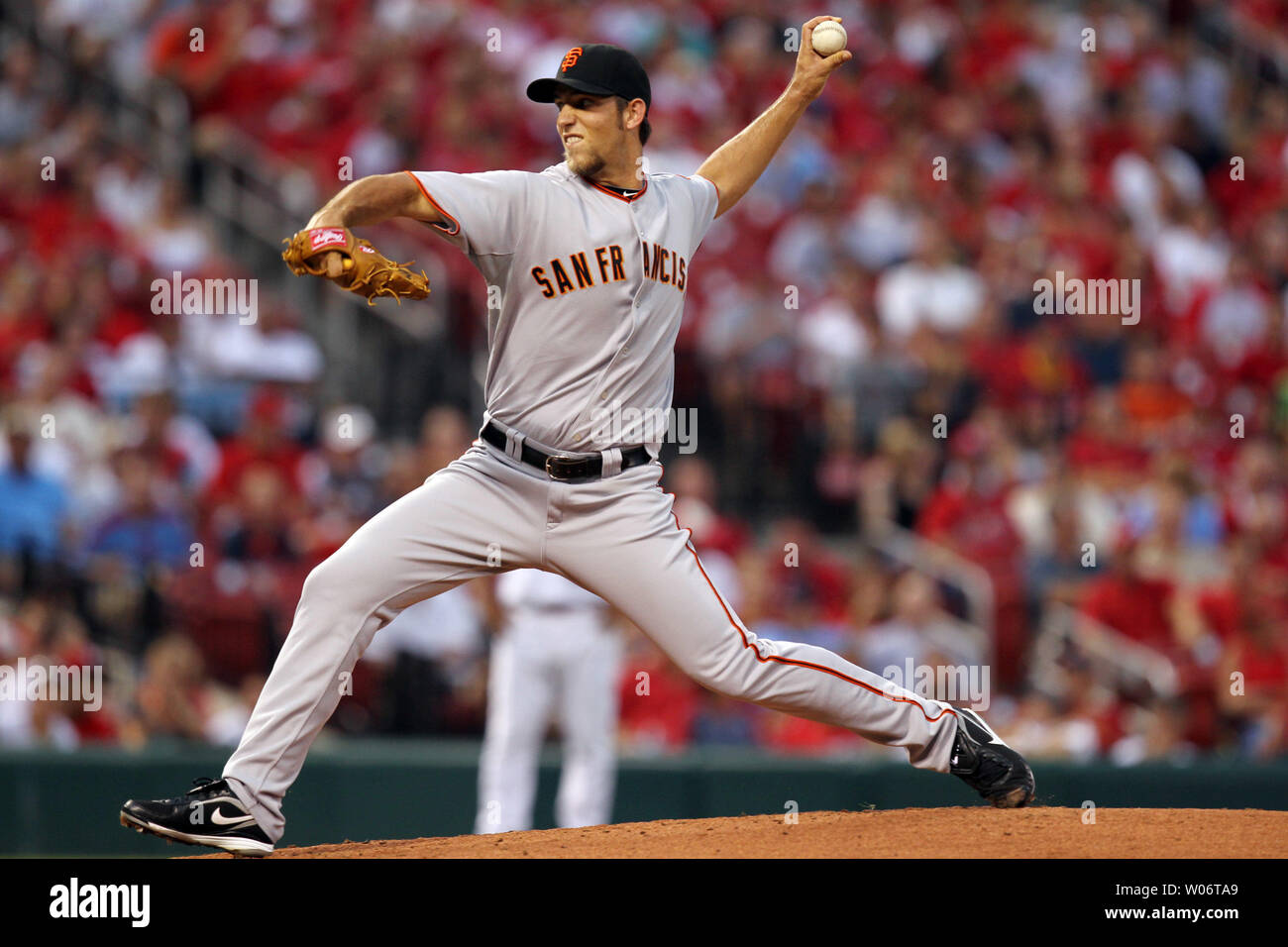 San Francisco Giants starting pitcher Madison Bumgarner delivers a ...