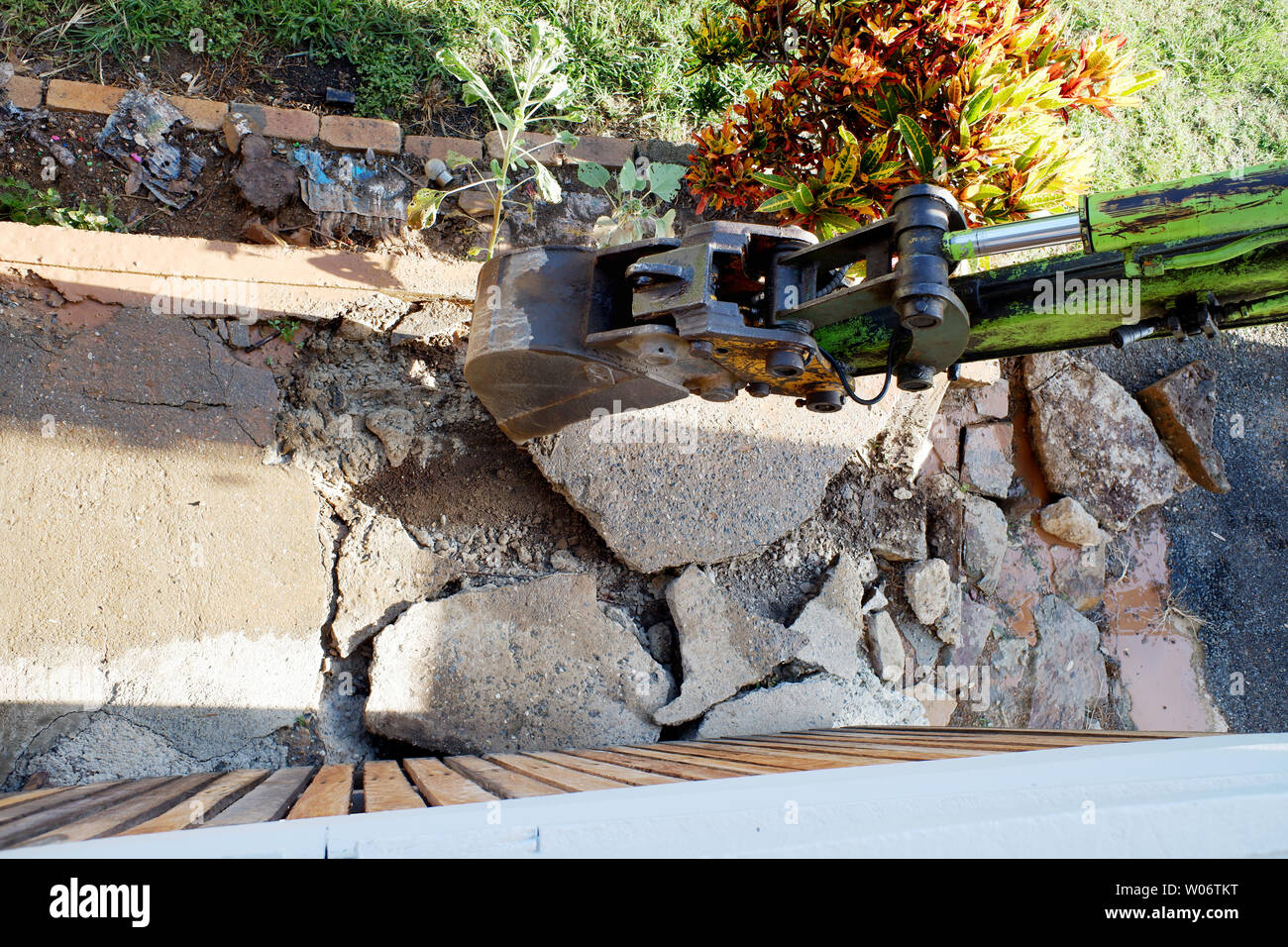 EXCAVATOR BREAKING UP CONCRETE Stock Photo - Alamy