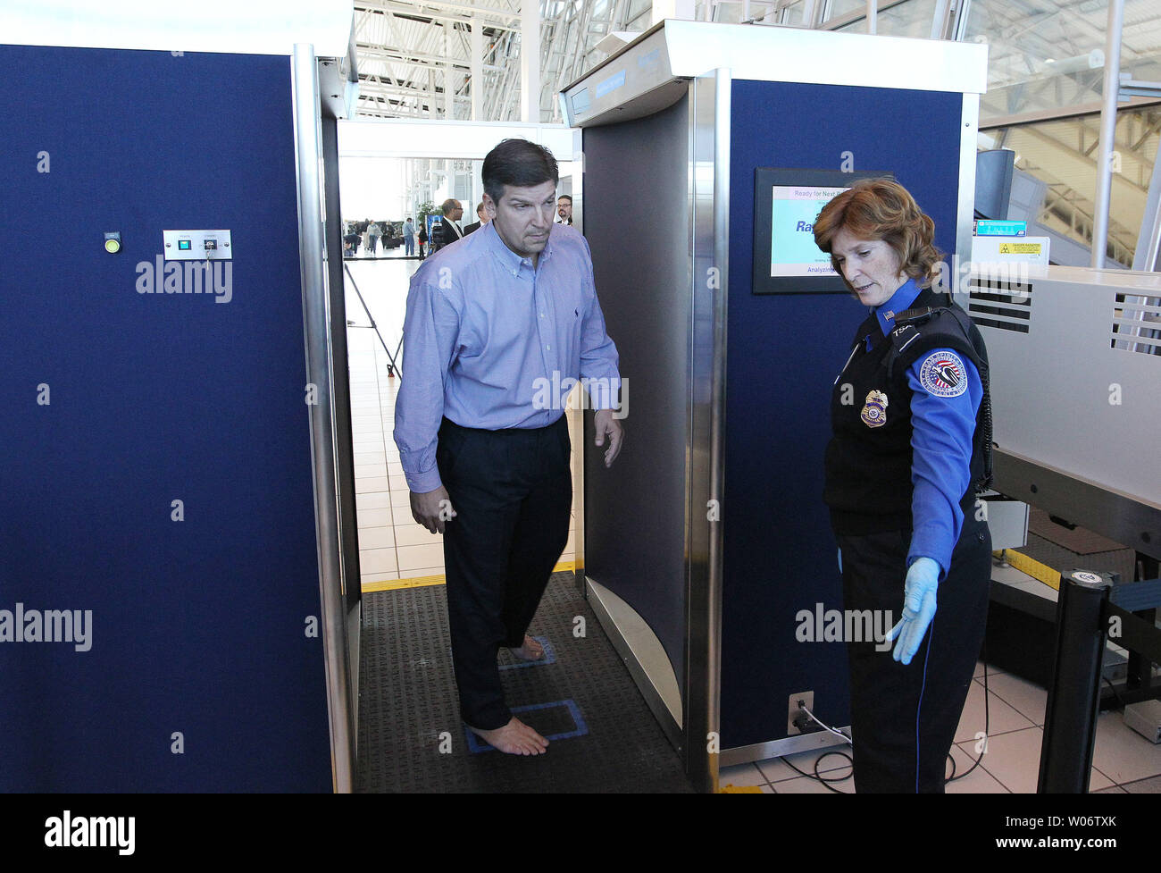Backscatter body scanner hi-res stock photography and images - Alamy